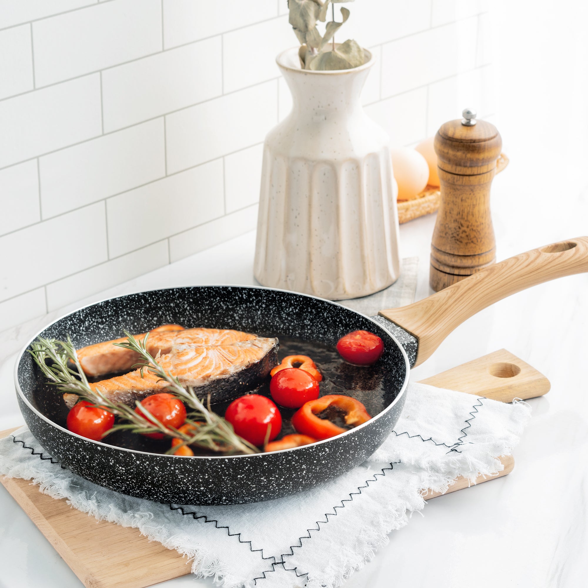 9 inch frying pan with lid store